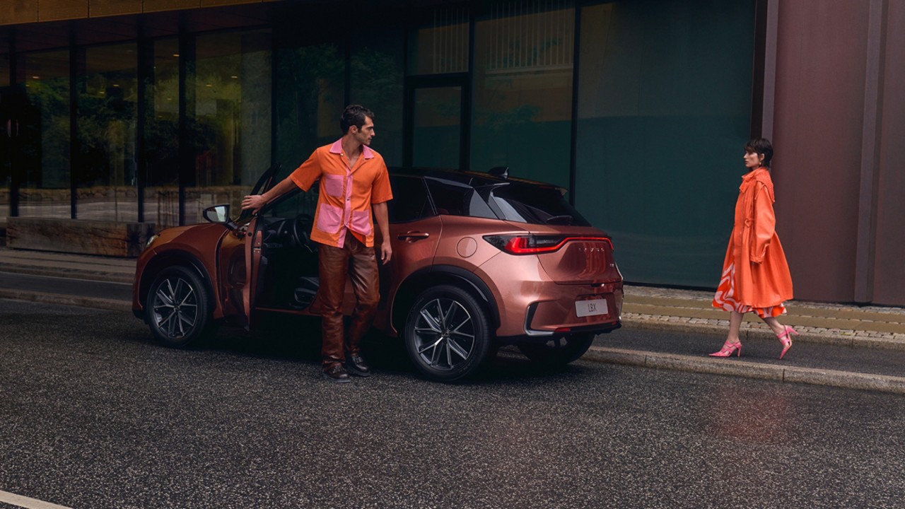 Der selbstladende Lexus LBX Hybrid | Lexus AT
