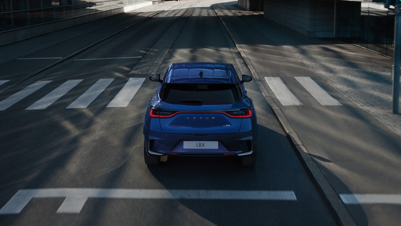 Der selbstladende Lexus LBX Hybrid | Lexus AT