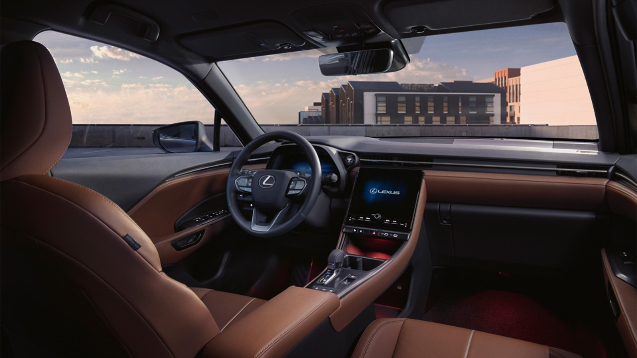 Der selbstladende Lexus LBX Hybrid | Lexus AT